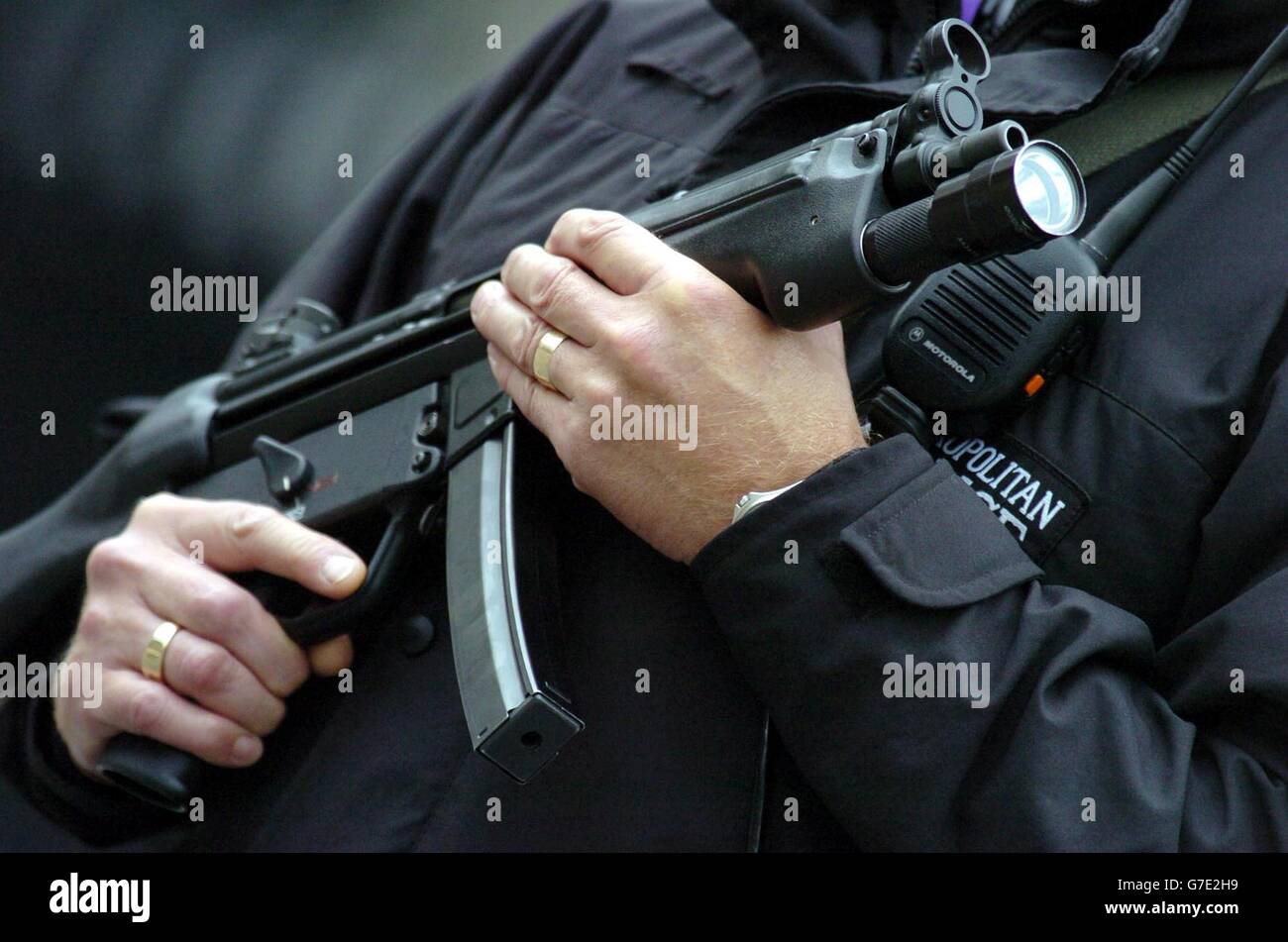 Armed police officer Stock Photo - Alamy