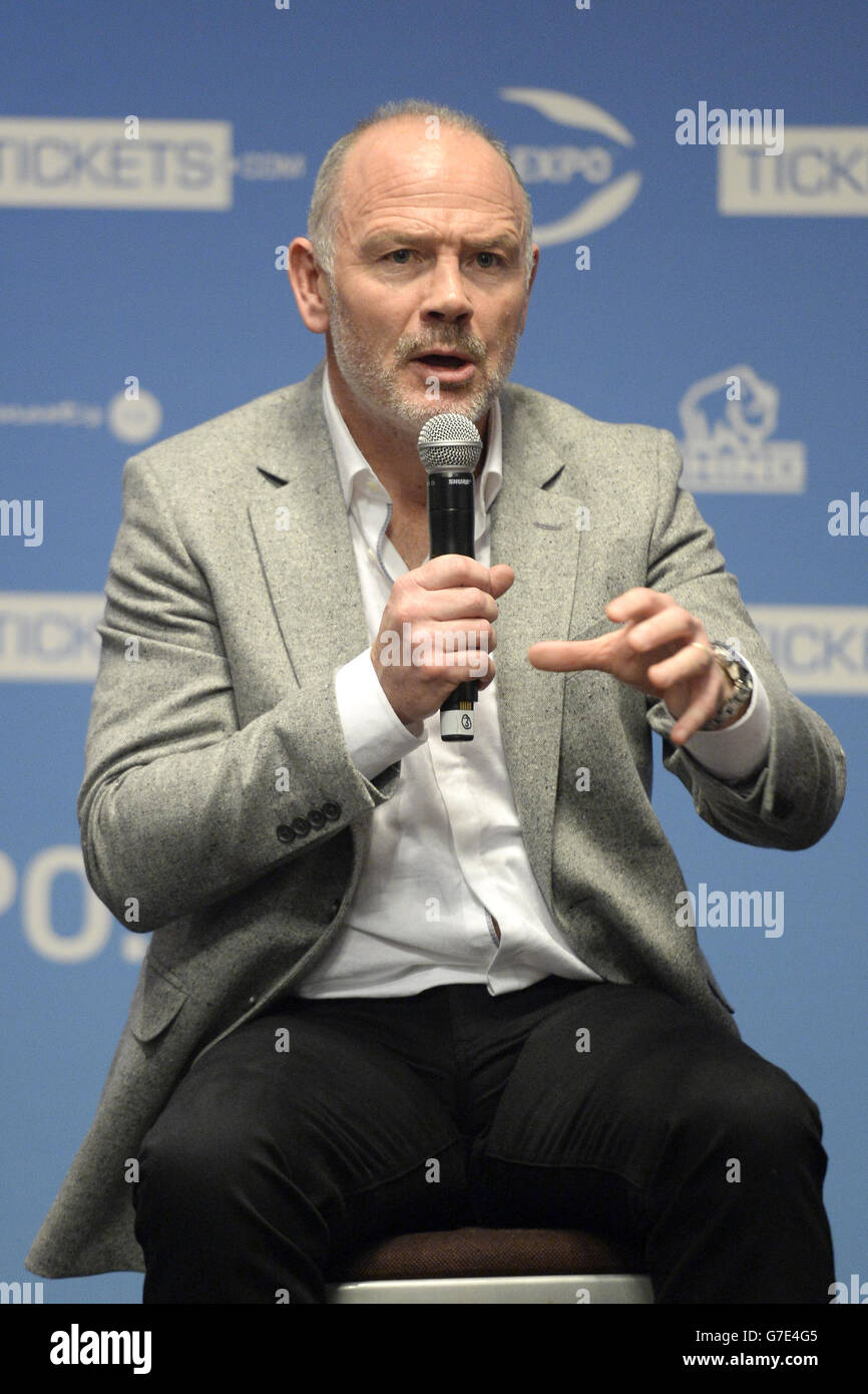 Ieuan evans rugby 2014 hi-res stock photography and images - Alamy