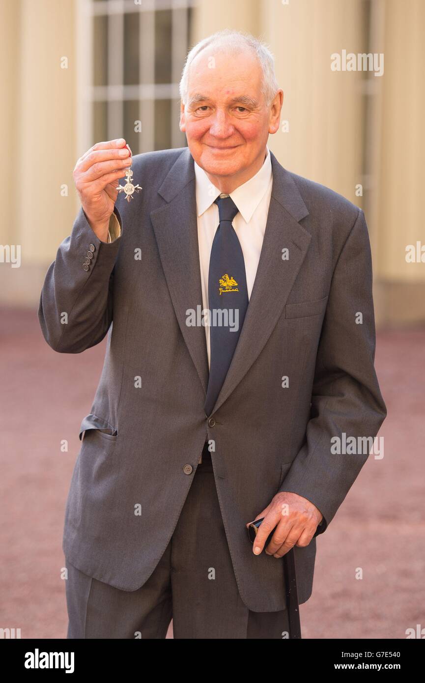 Professor michael slater mbe medal hi-res stock photography and images ...