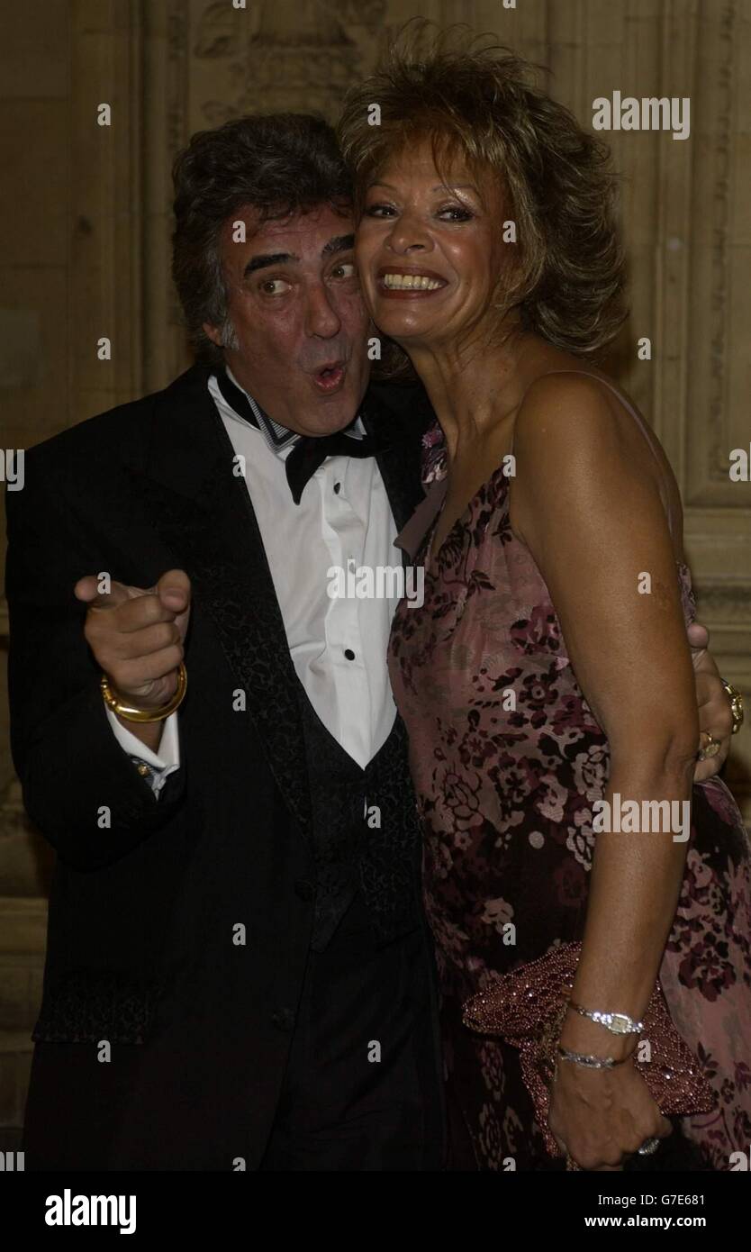 David dickinson 2004 hi-res stock photography and images - Alamy