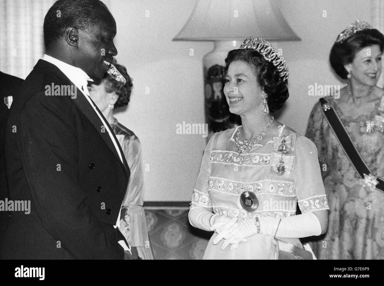 Royalty - Queen Elizabeth II - Claridge's, London Stock Photo - Alamy