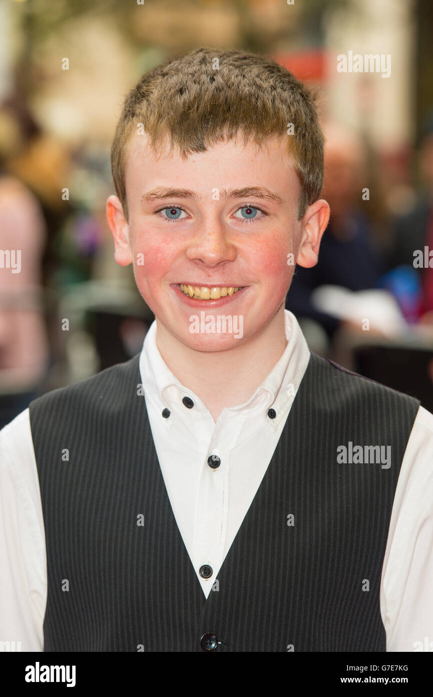 David rawle arriving premiere song sea hi-res stock photography and ...