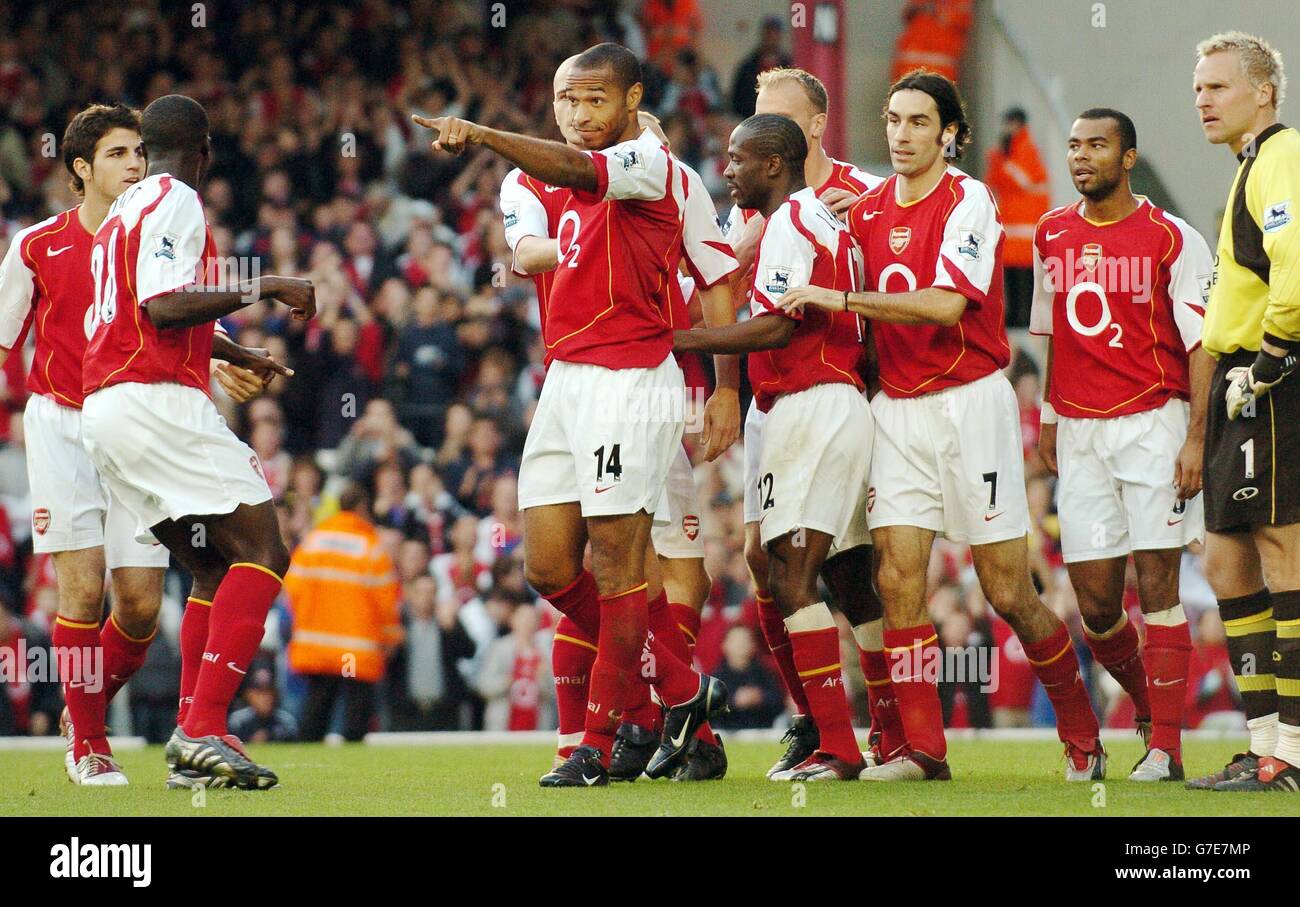 Thierry Henry Statue Wallpaper