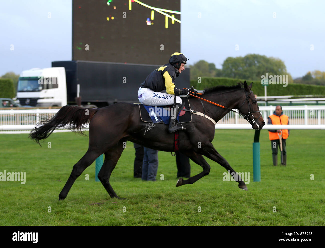 Gentleman Jon ridden by jockey Daryl Jacob in the Royal Gloucestershire ...
