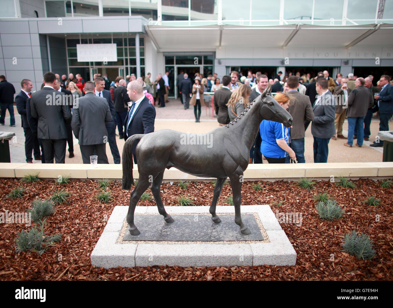 Arkle horse statue hi-res stock photography and images - Alamy