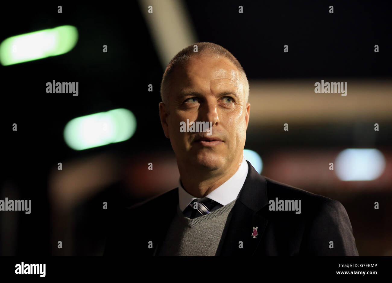 Fulhams kit symons hi-res stock photography and images - Alamy