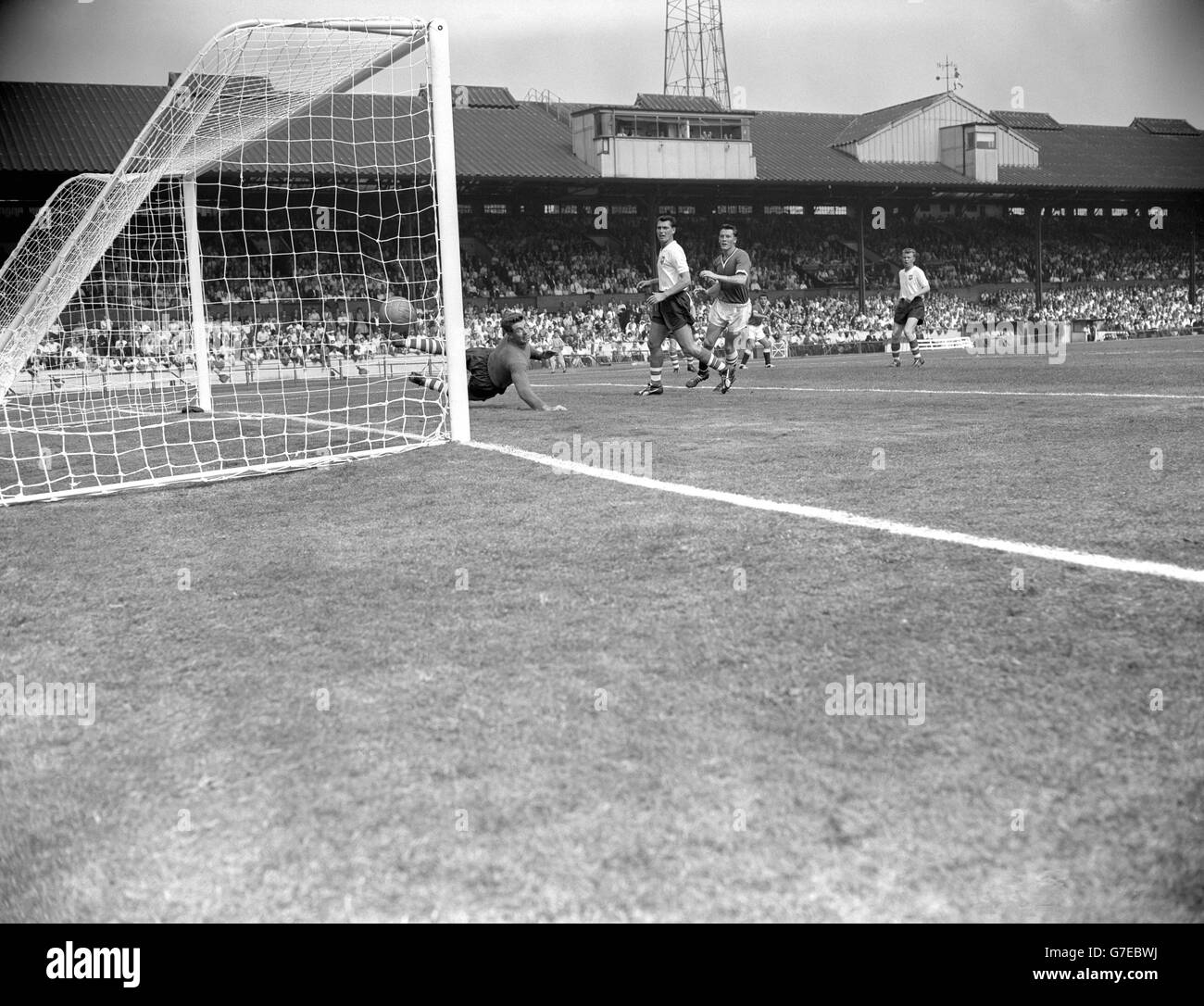Shot of end of the match Black and White Stock Photos & Images - Alamy
