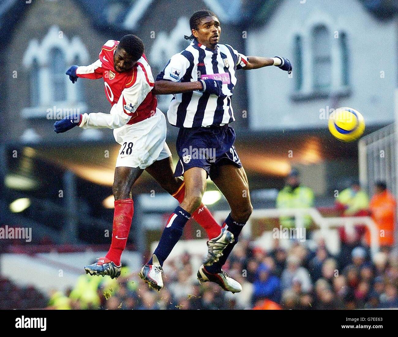 Kolo toure arsenal 2004 hi-res stock photography and images - Alamy
