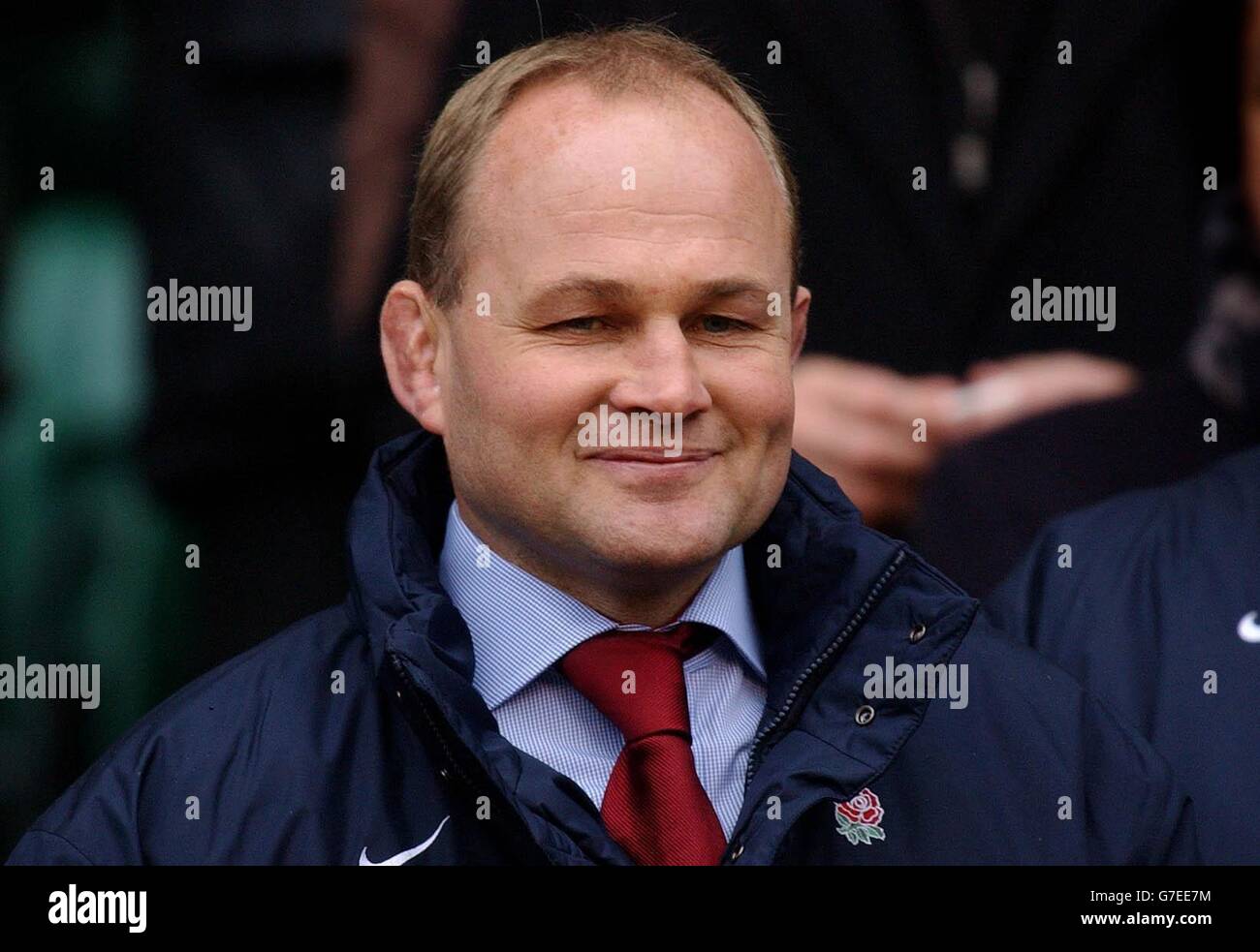 England coach andy robinson looks on hi-res stock photography and ...
