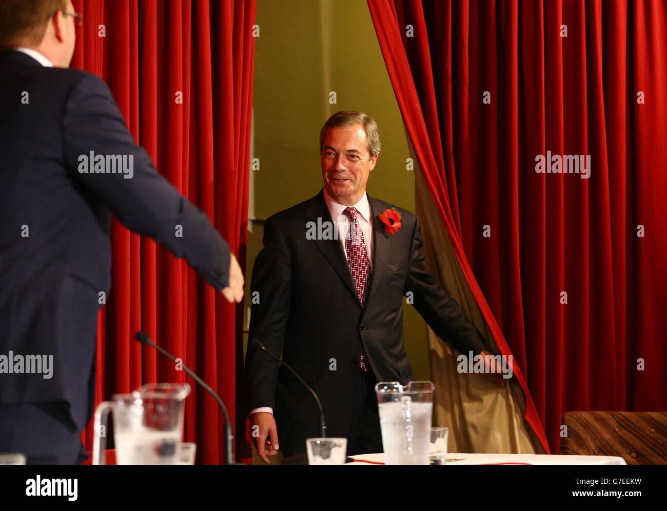 Ukip leader Nigel Farage joins the stage with election candidate Mark ...