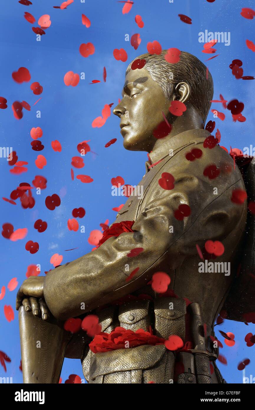 The every man remembered sculpture unveiled in trafalgar square hi-res ...