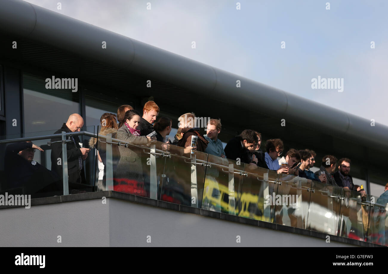 Horse racing racegoers stands general view gv hi-res stock photography ...