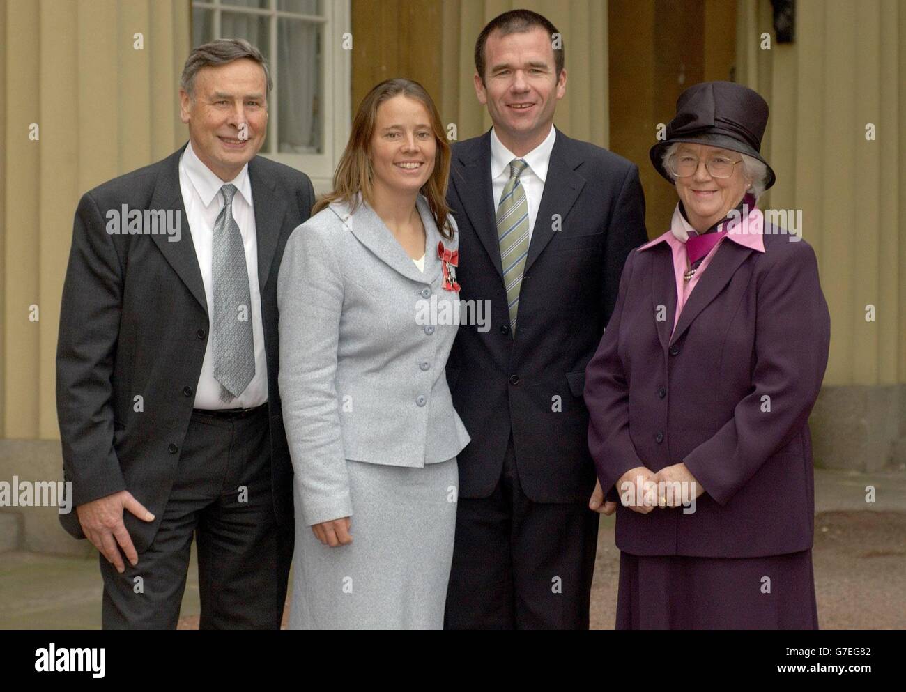 Professional yachtswoman emma richards hi-res stock photography and ...