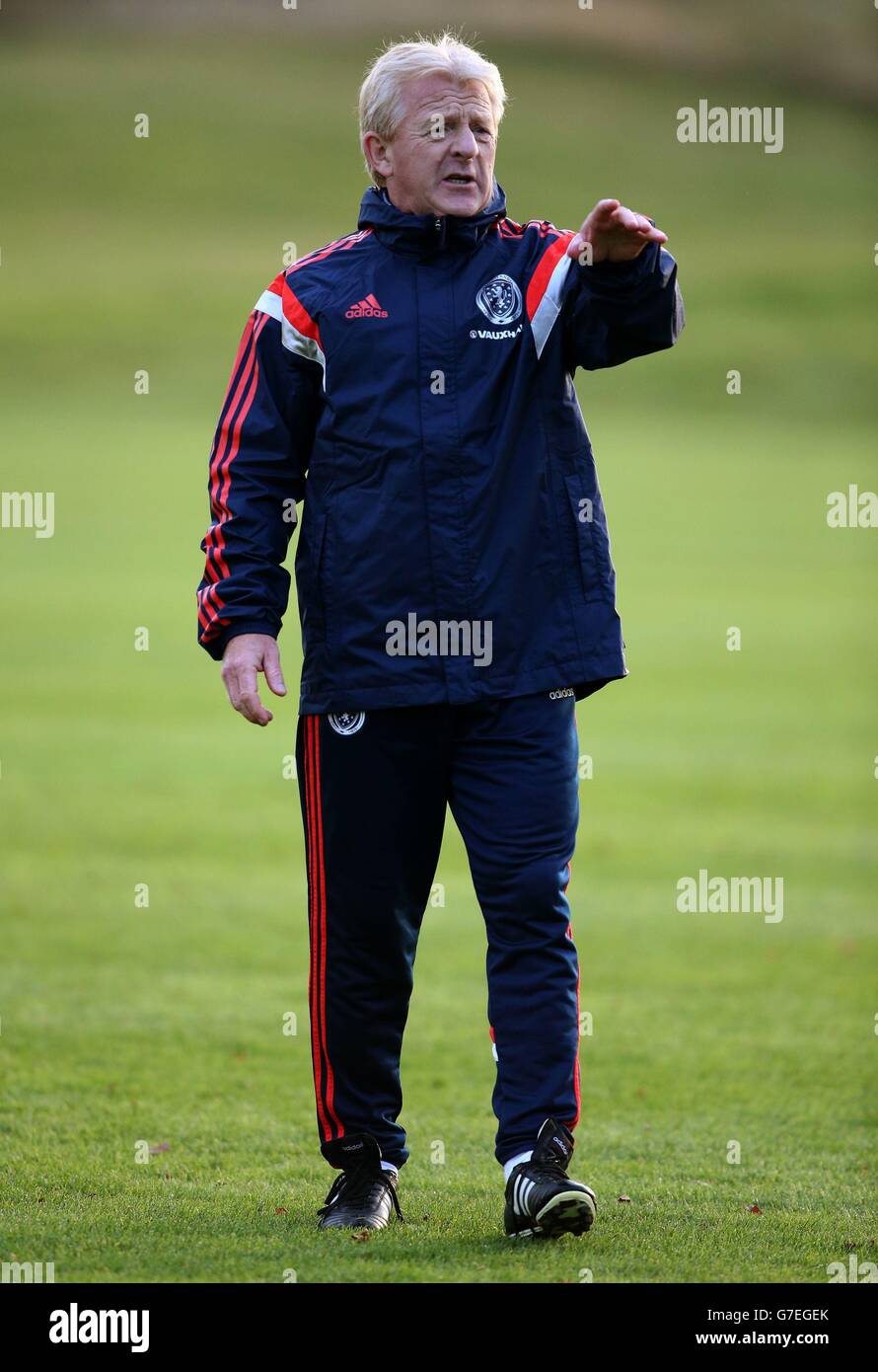 Scotland manager gordon strachan training session mar hall hi-res stock ...