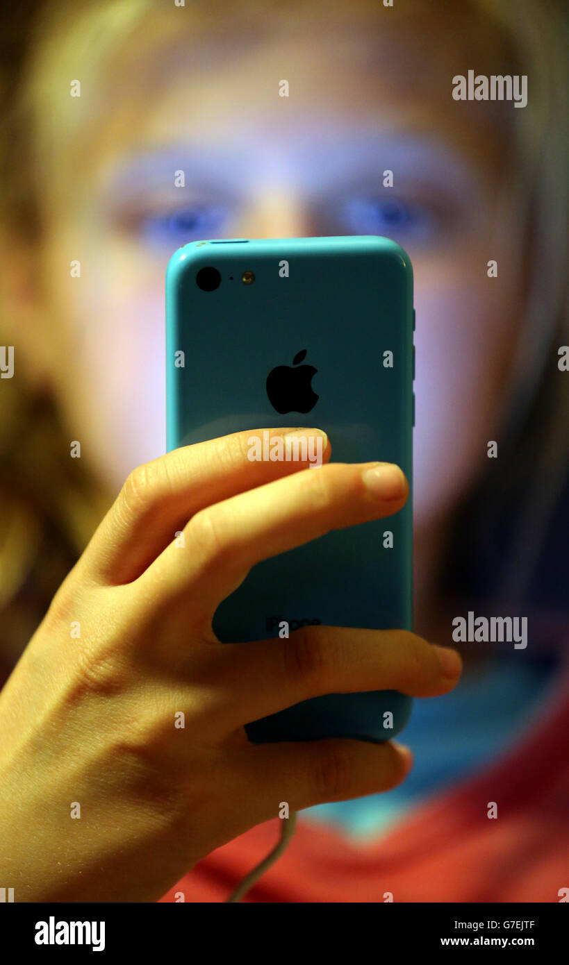 Teenager using mobile phone stock Stock Photo - Alamy