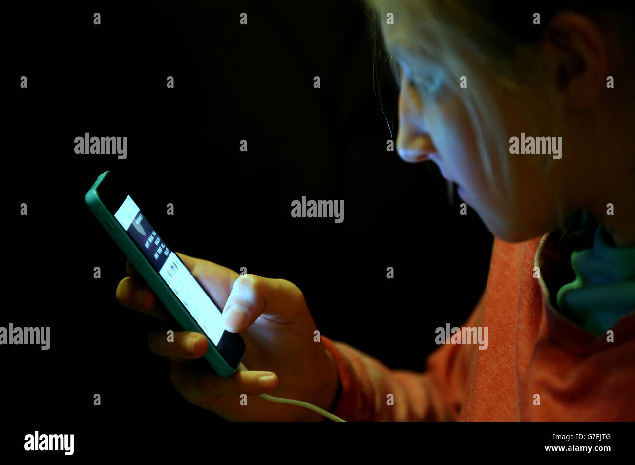 Teenager using mobile phone stock Stock Photo - Alamy