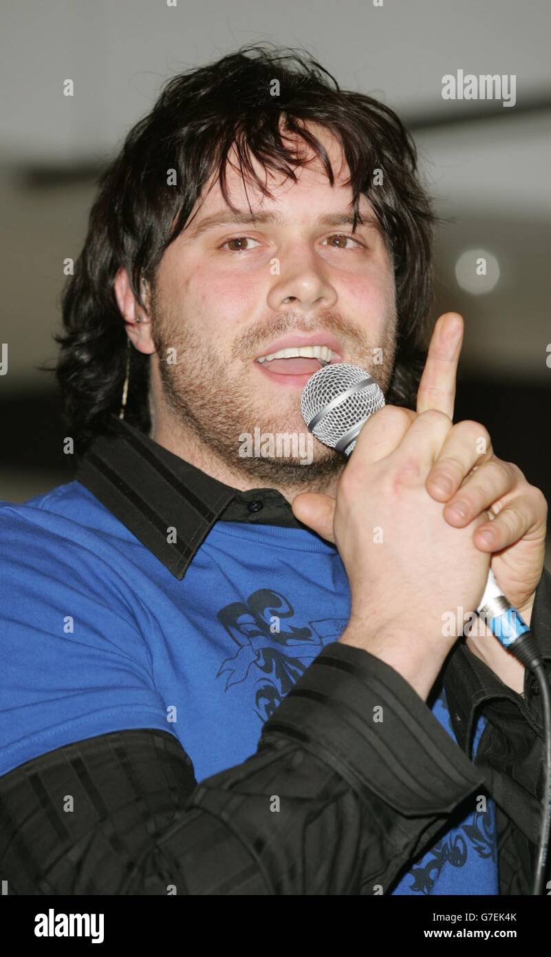 Celebrity music singer hi-res stock photography and images - Alamy