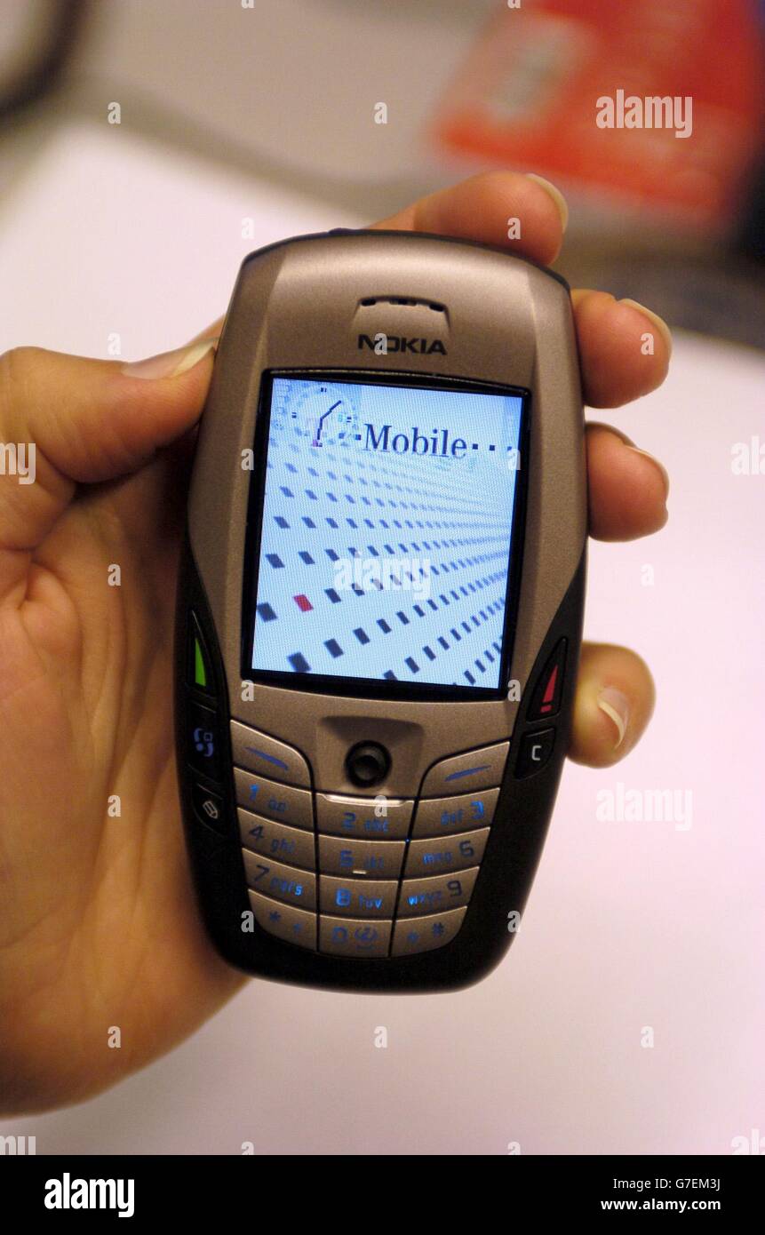 Mobile phone retailers hi-res stock photography and images - Alamy