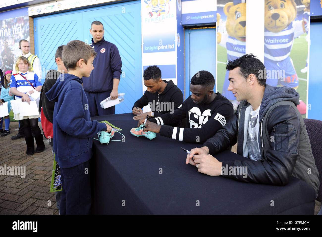 Reading's Hope Akpan and Reading's Stephen Kelly (right Stock Photo - Alamy