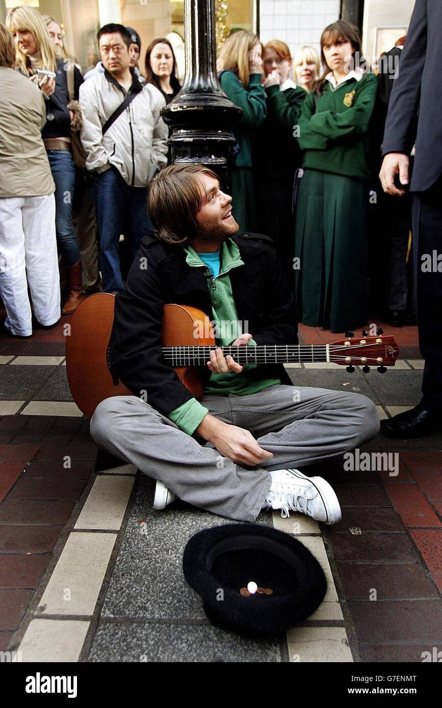 Brian McFadden busking Stock Photo - Alamy