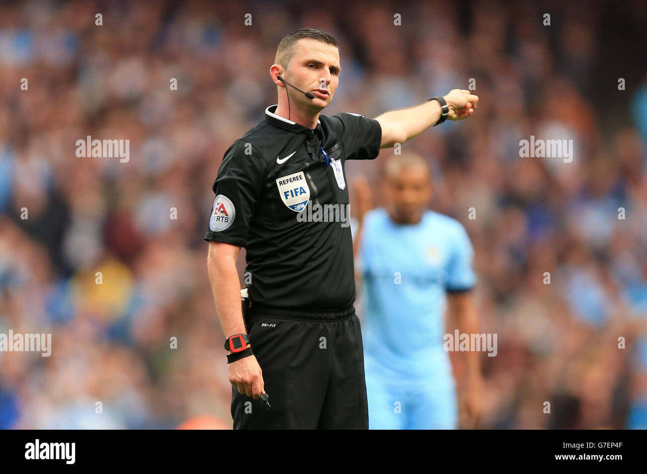 Michael oliver manchester city united hi-res stock photography and ...