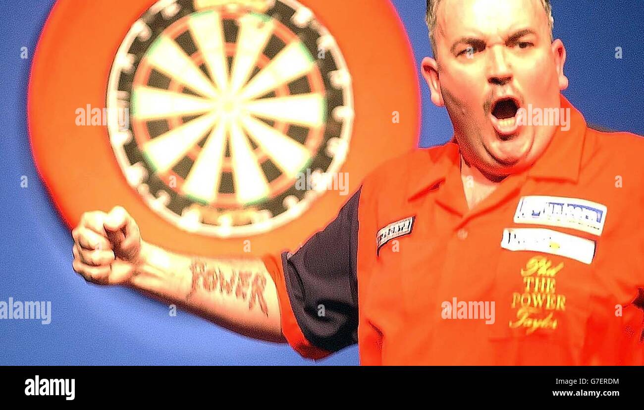 Sport darts action andy fordham phil taylor hi-res stock photography ...