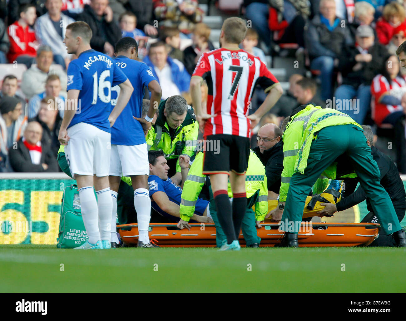 Is carried off on a stretcher hi-res stock photography and images - Alamy