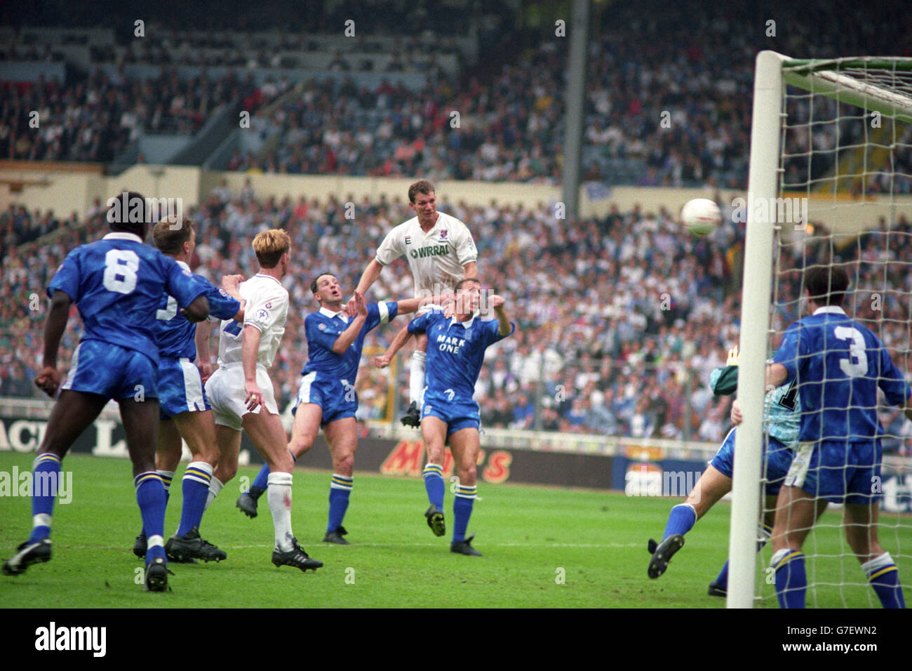 Leyland daf cup hi-res stock photography and images - Alamy