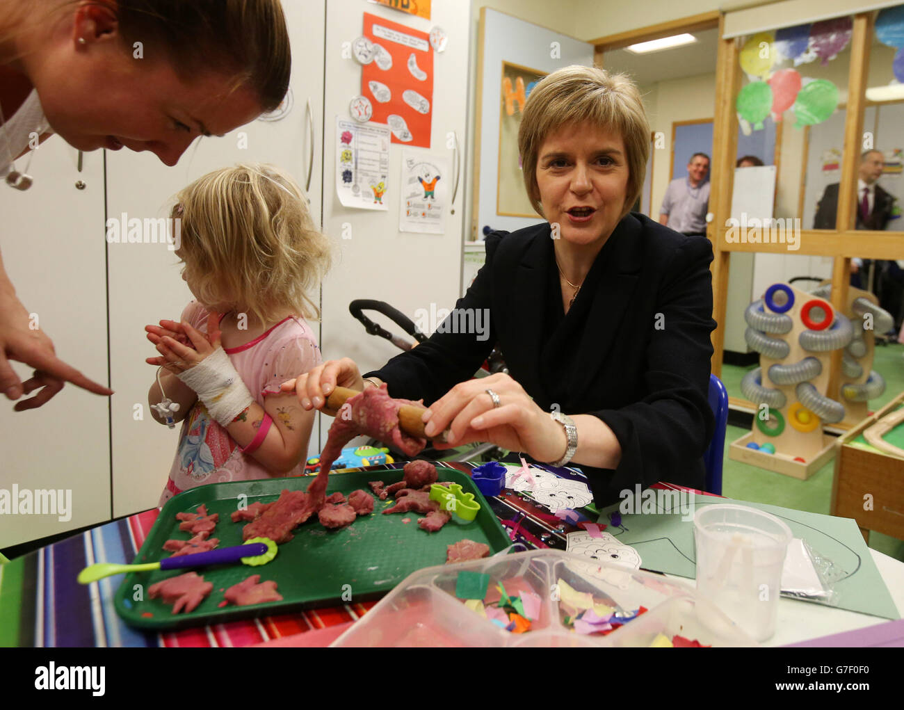 Nicola Sturgeon with three year old Esme Williams from Edinburgh in the ...