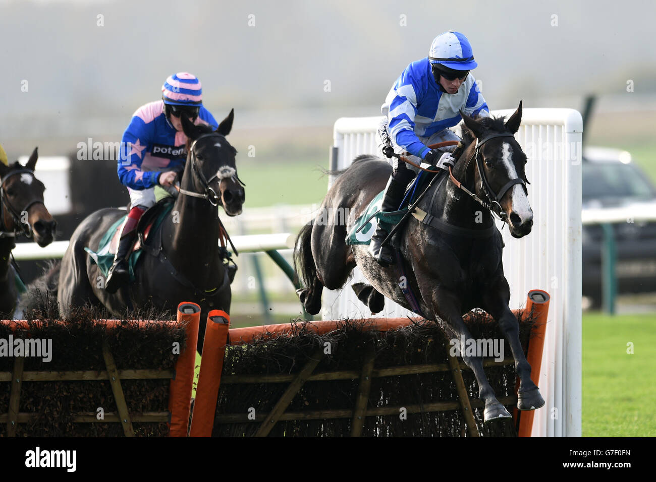 Horse Racing - Warwick Racecourse Stock Photo - Alamy