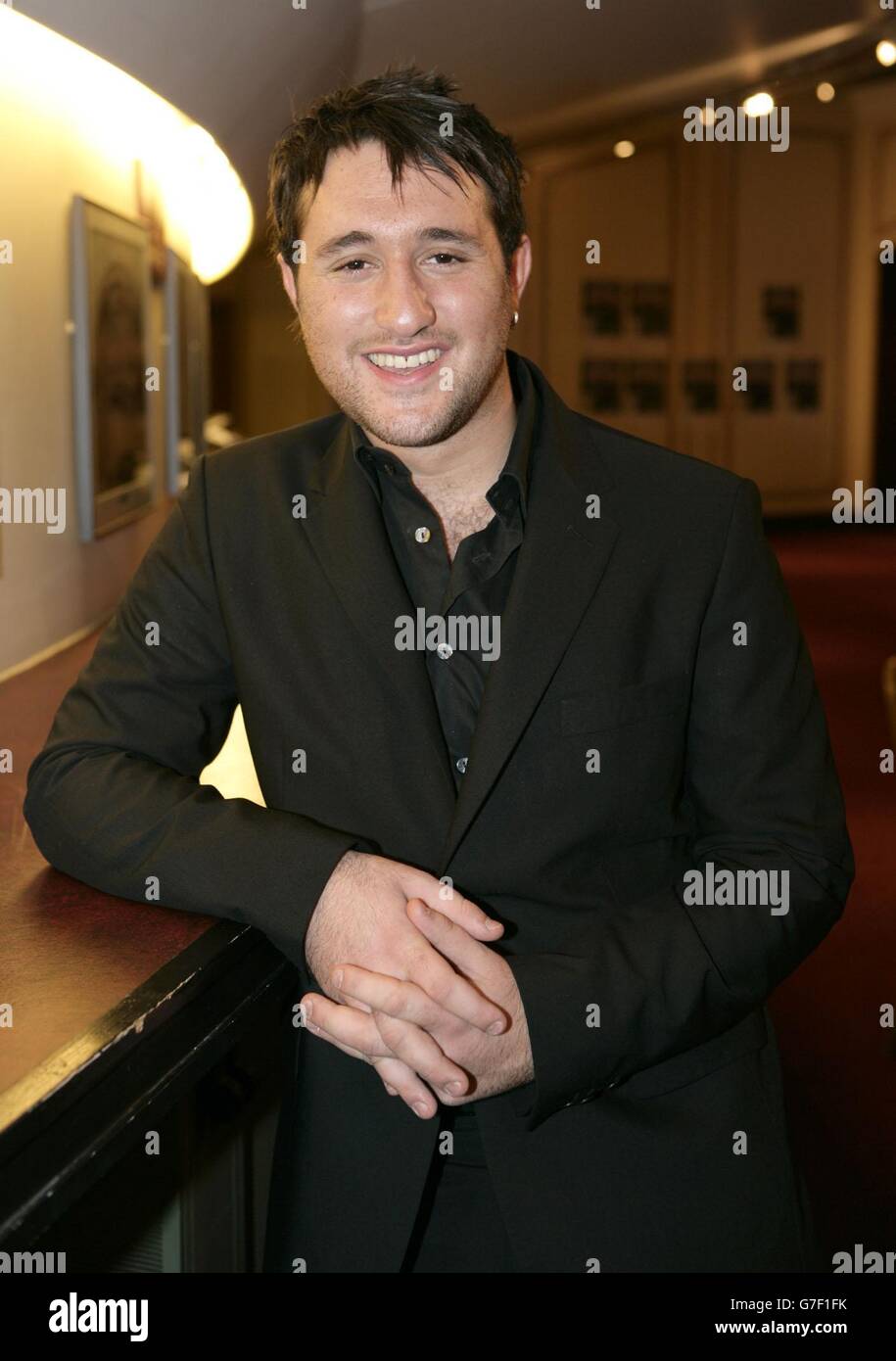 3 4 length music celebrity showbiz charity hi-res stock photography and ...