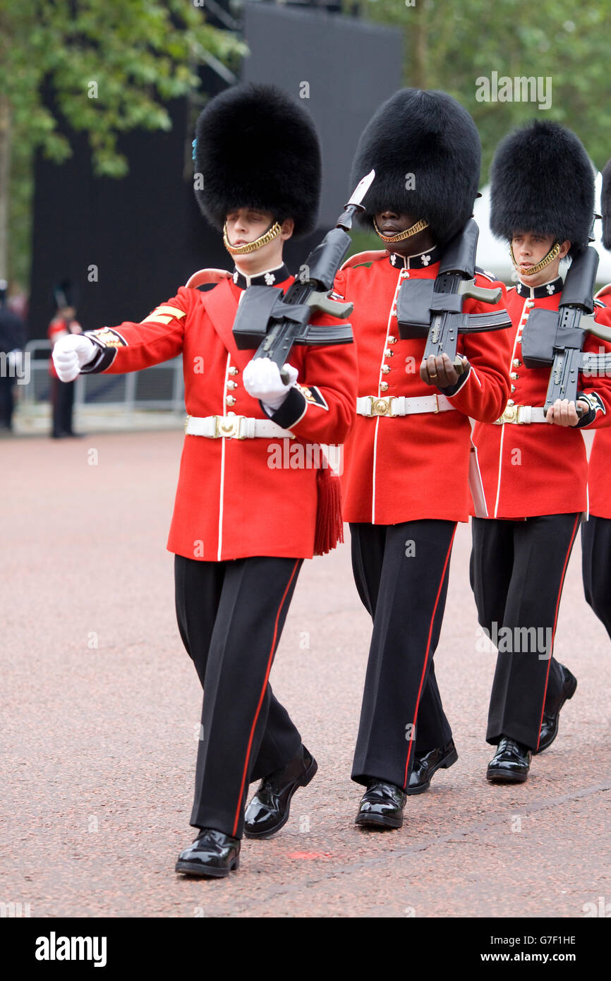 Queens guard hi-res stock photography and images - Alamy