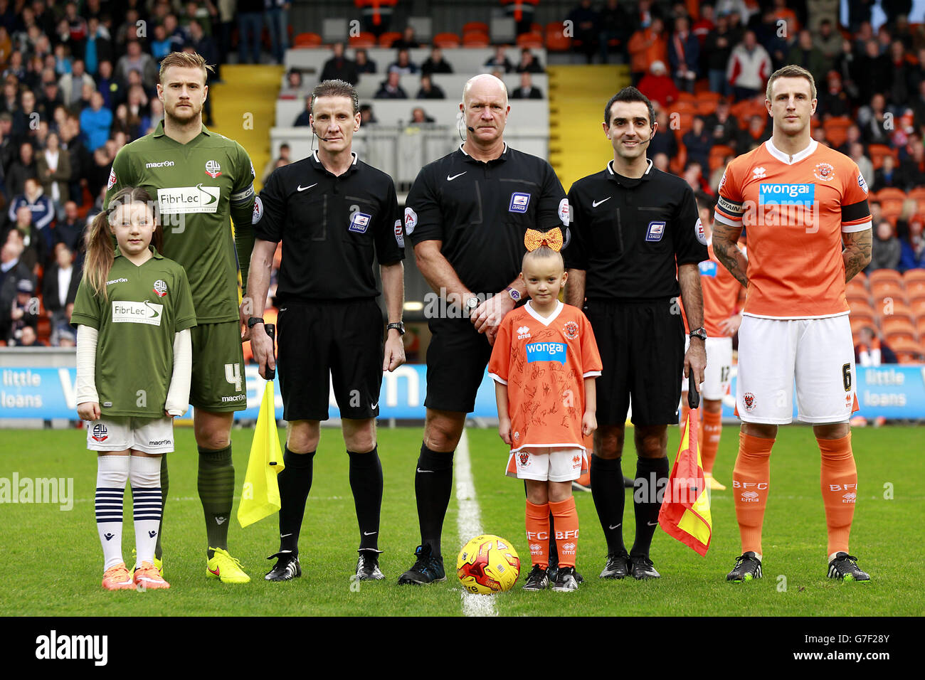 Referee nigel miller centre hi-res stock photography and images - Alamy
