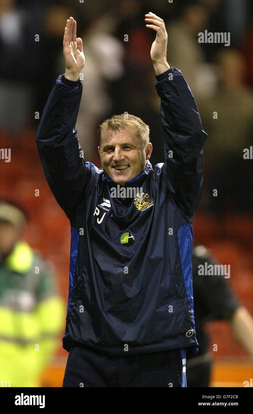 Sport football manager clapping celebrating hi-res stock photography ...