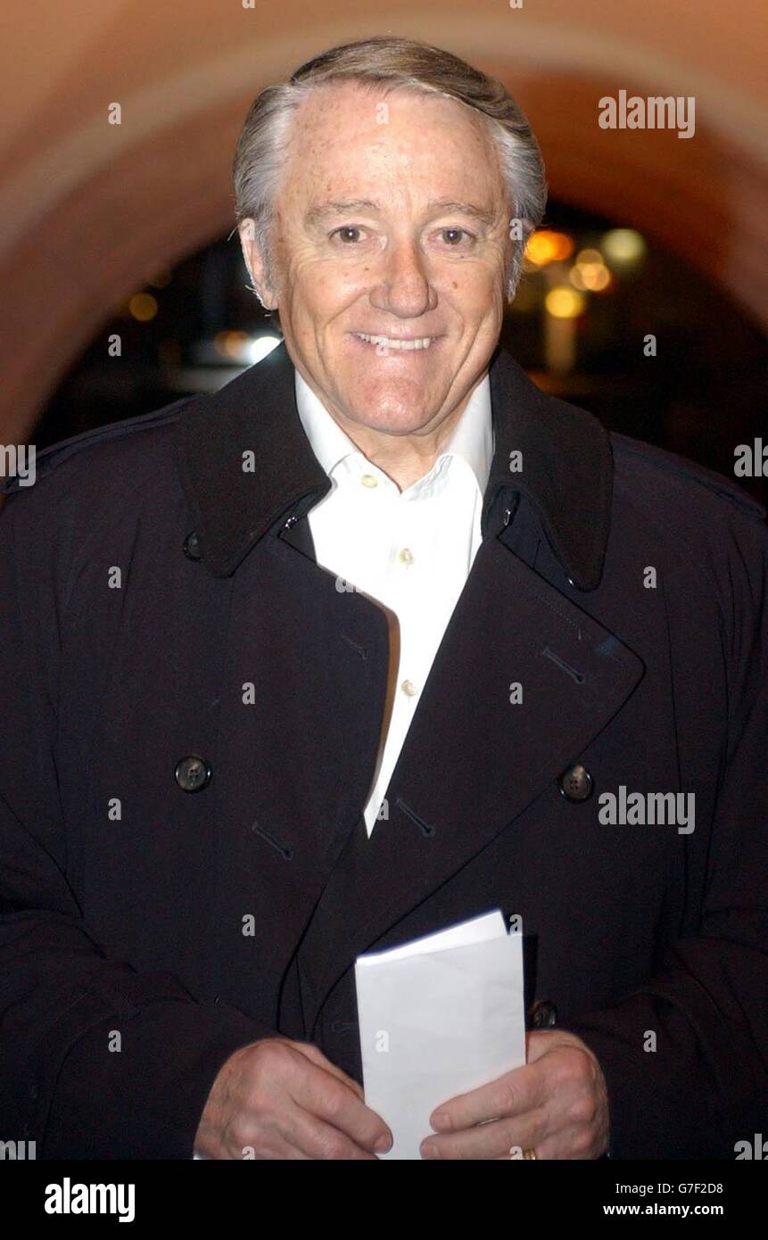 Actor robert vaughan hi-res stock photography and images - Alamy