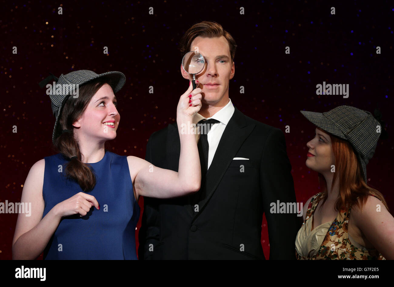 Fans inspect the new wax figure of Sherlock star Benedict Cumberbatch ...