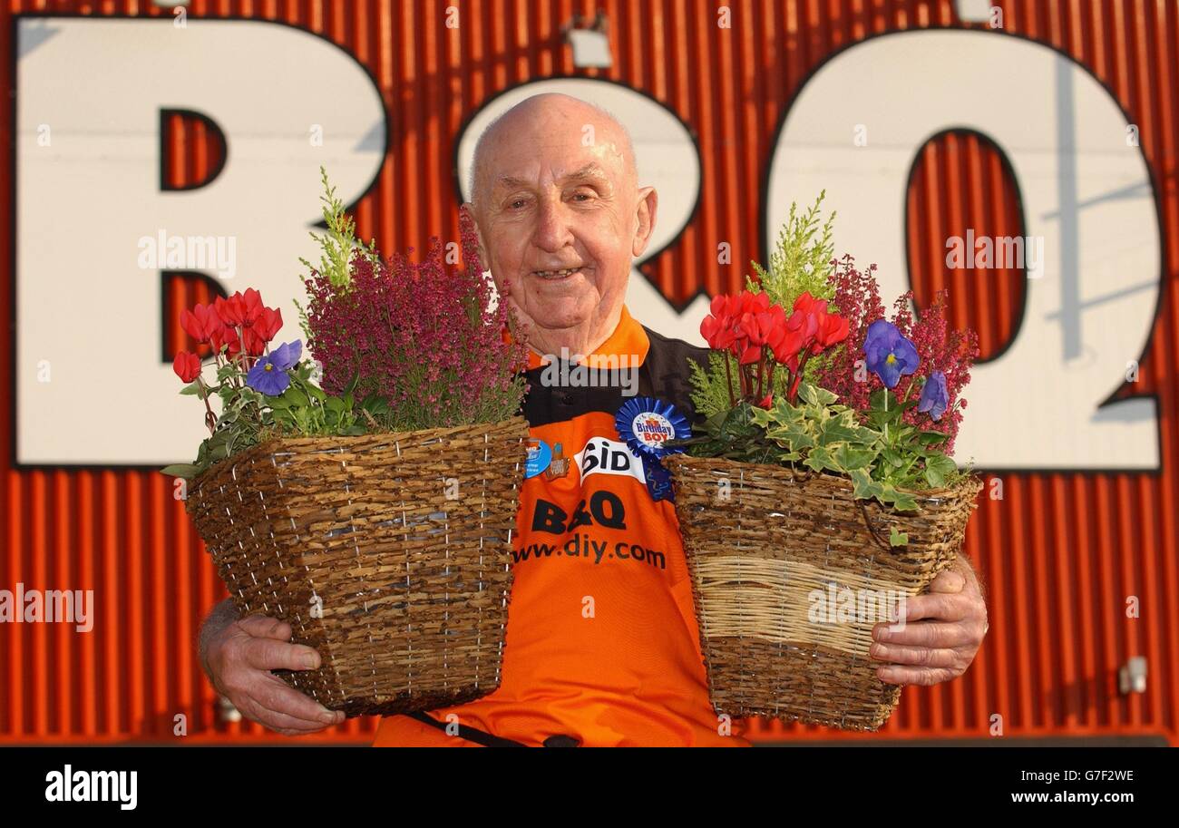 Diy centre hi-res stock photography and images - Alamy