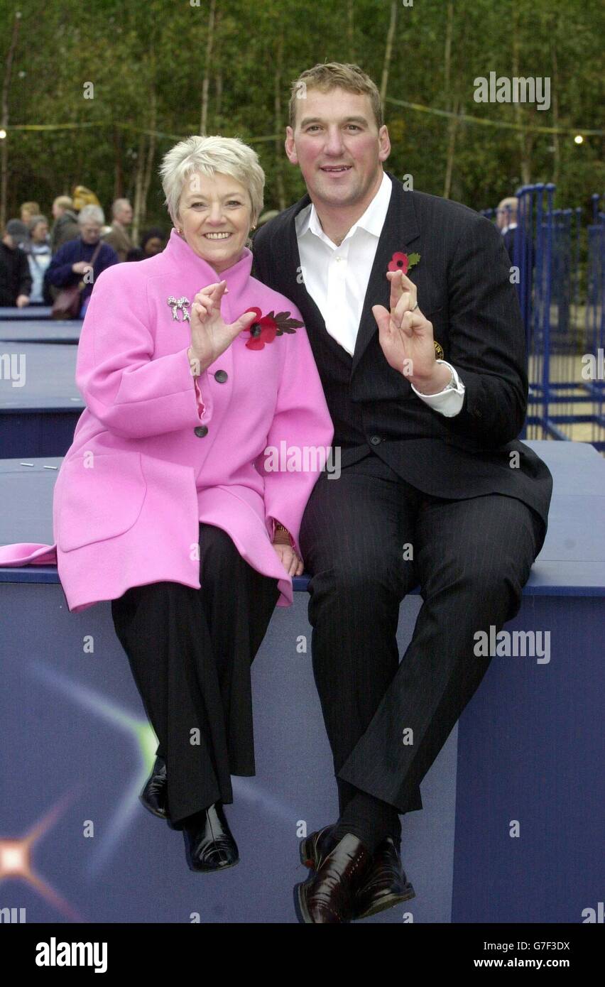 Olympic rower Matthew Pinsent and Camelot Chairman Dianne Thompson ...