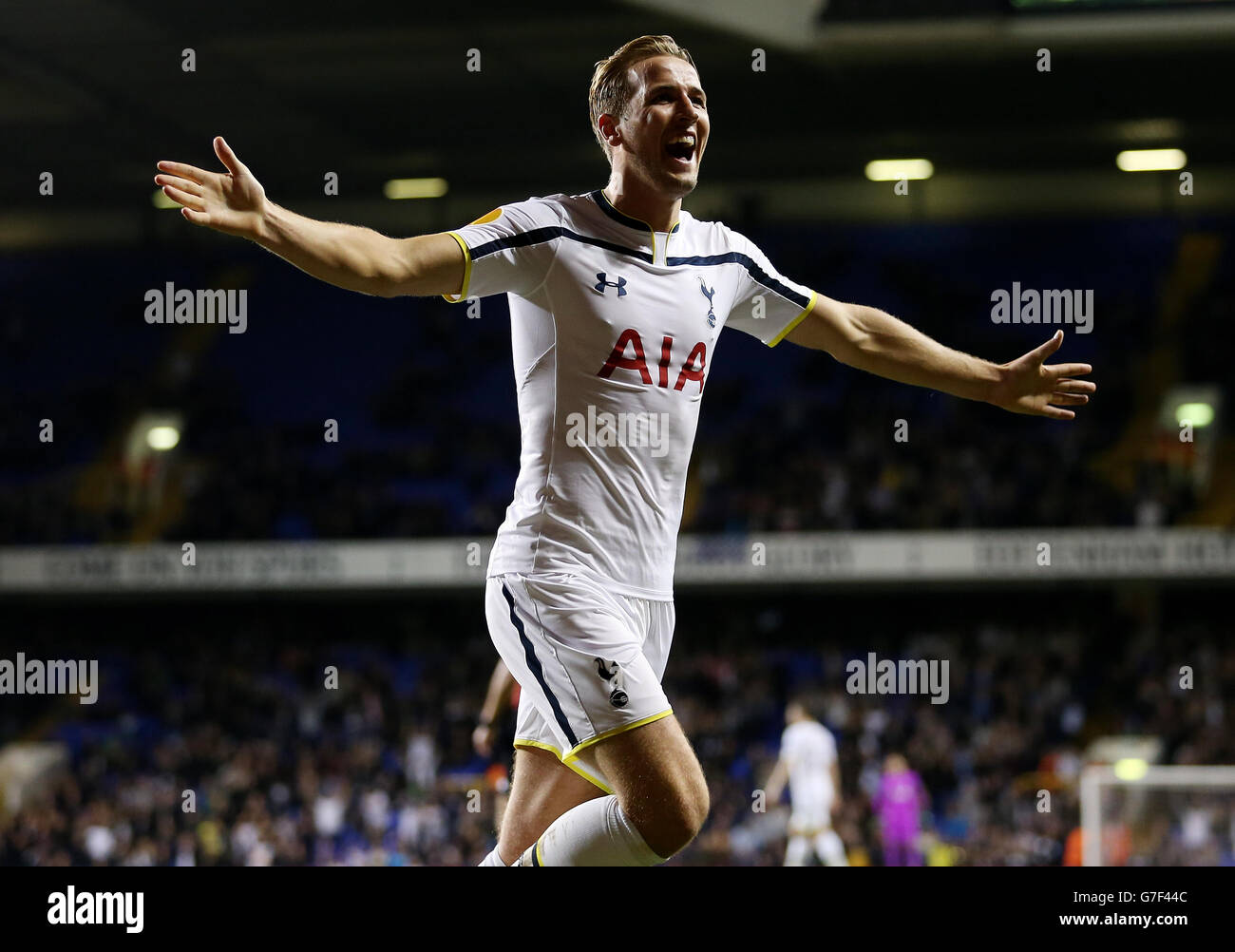 Tottenham's Harry Kane celebrates scoring his third goal, and Spurs ...