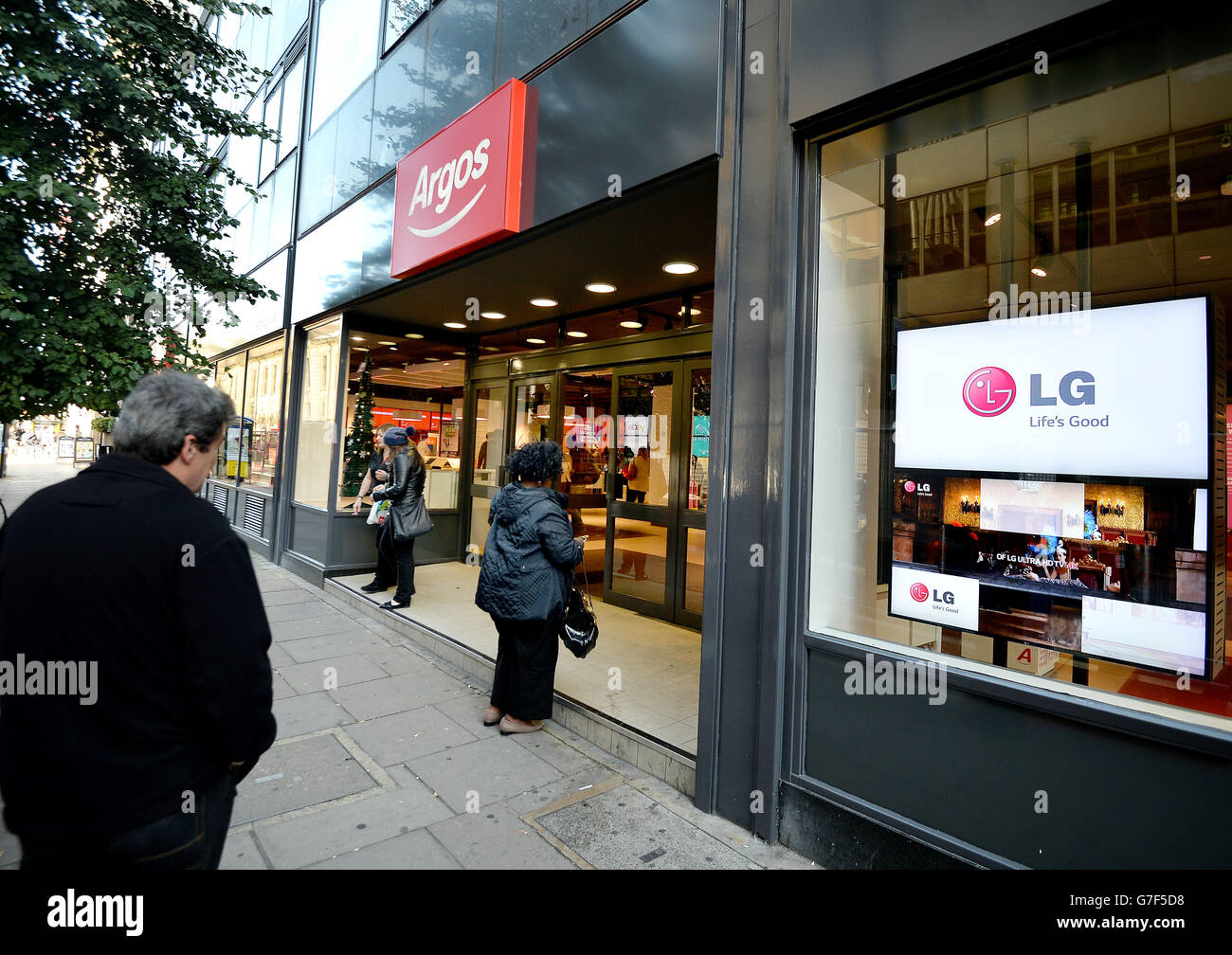 Argos store in victoria hi-res stock photography and images - Alamy