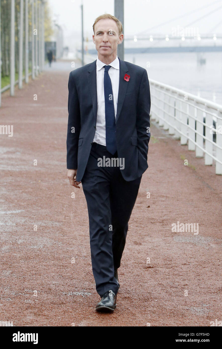 Leaves the stv studios in glasgow hi-res stock photography and images ...