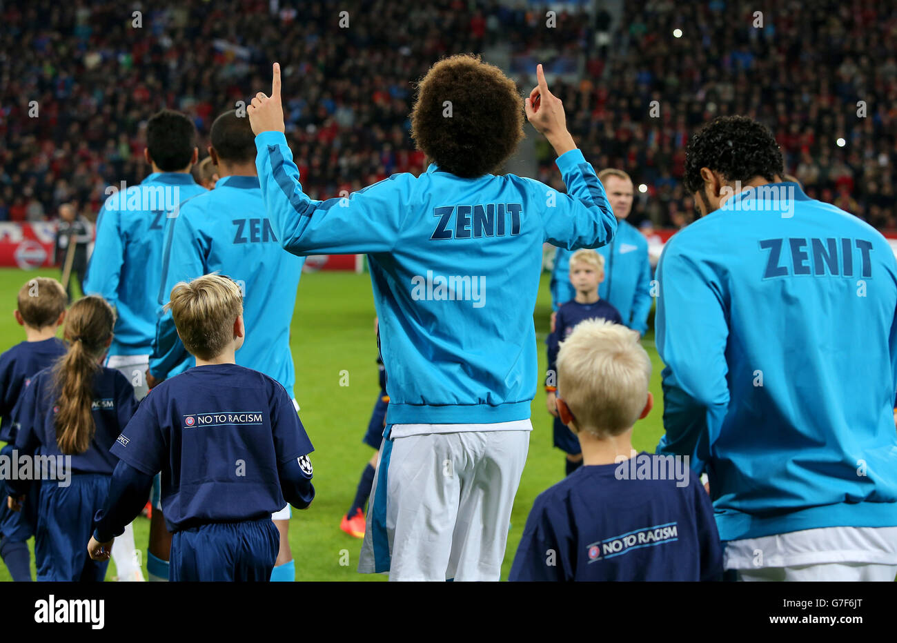 Zenit saint petersburgs axel witsel signals the heavens the game hi-res stock photography and ...