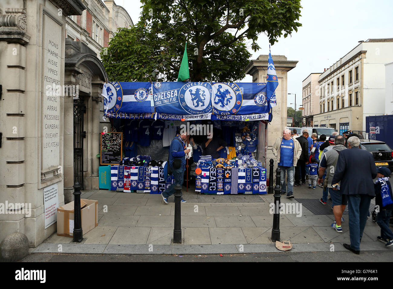 Chelsea fc merchandise hi-res stock photography and images - Alamy
