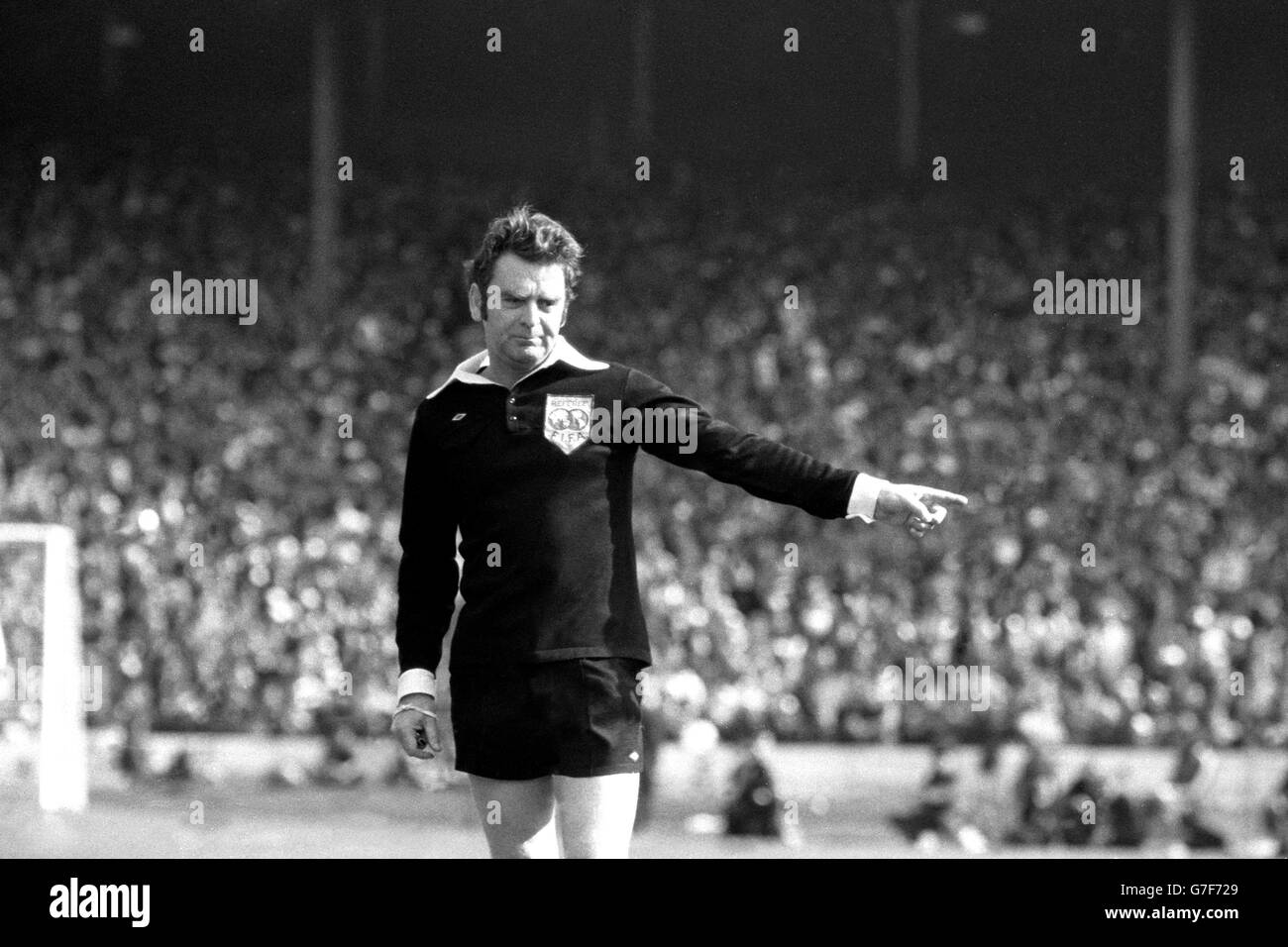 Fifa referee soccer Black and White Stock Photos & Images - Alamy