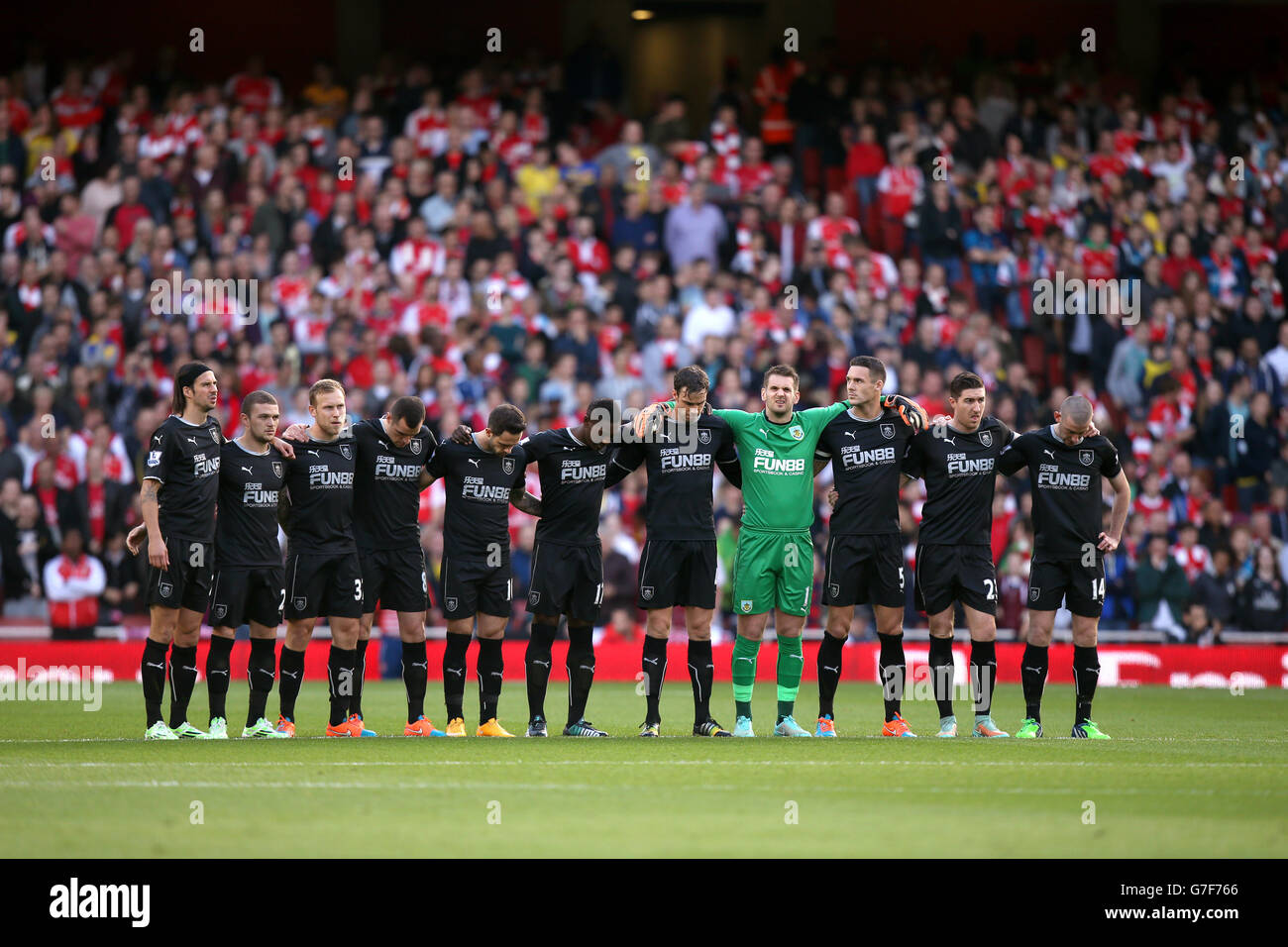 Minutes silence start hi-res stock photography and images - Alamy