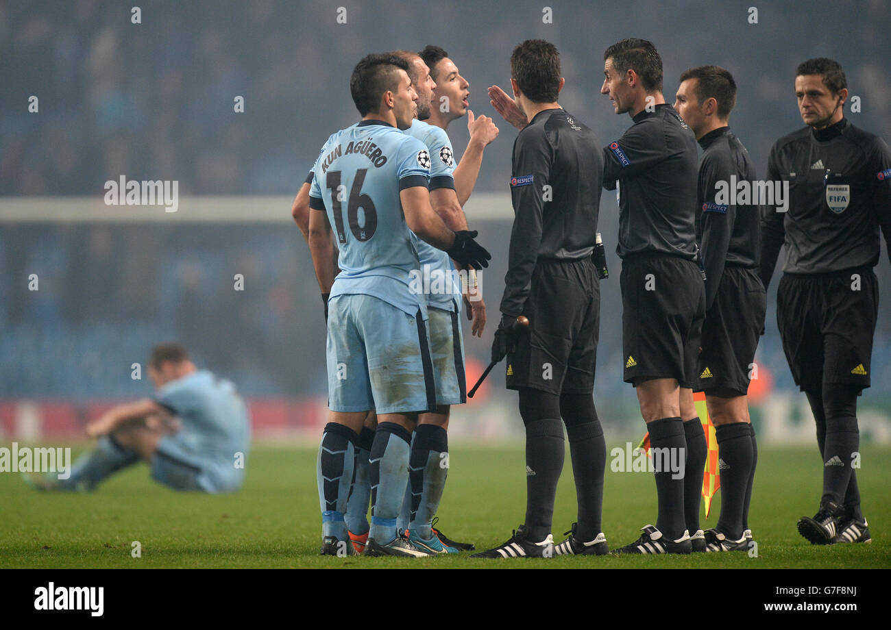 Referee anastasios sidiropoulos hi-res stock photography and images - Alamy