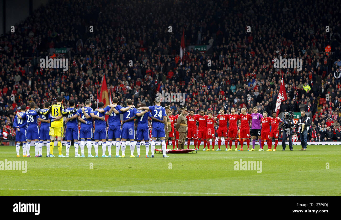 Chelsea players observe a minutes silence for remembrance day hi-res ...