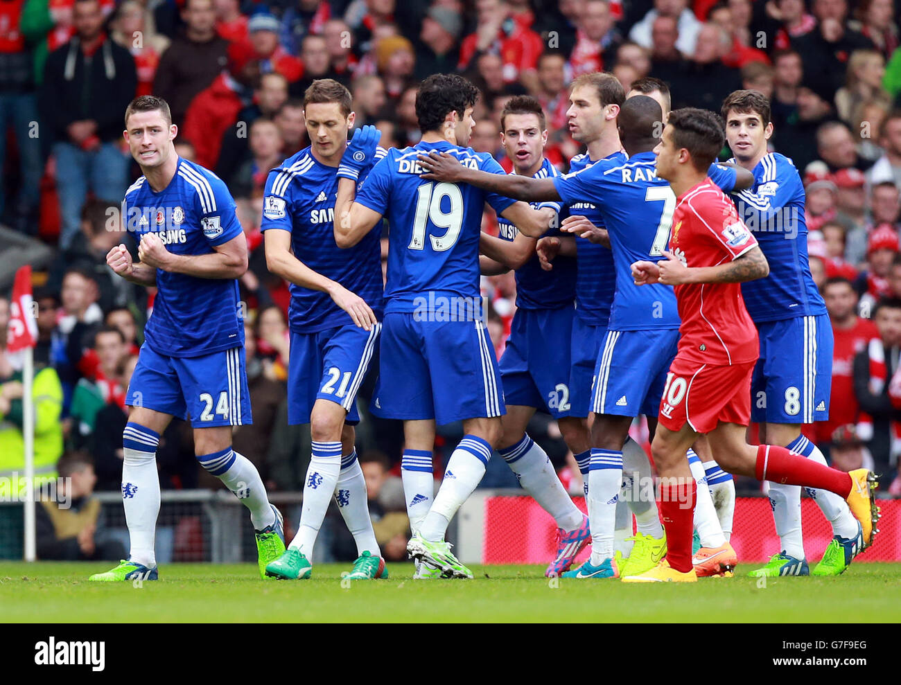 Chelsea's Gary Cahill (left) celebrates scoring his side's first goal ...