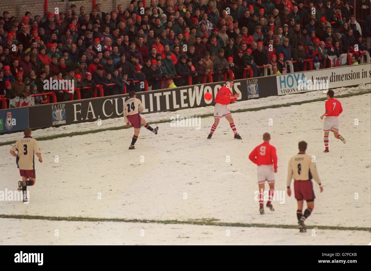 Wrexham v west ham united hi-res stock photography and images - Alamy