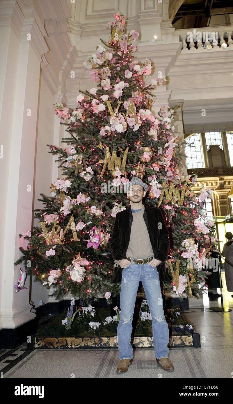 V&A's Grand Entrance Christmas tree Stock Photo - Alamy